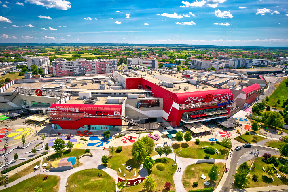 Foto de Arena Center Zagreb, biggest shopping mall complex in Croatia ...