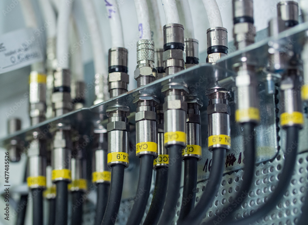 Broadband cable connection to supply a residential building with a ...