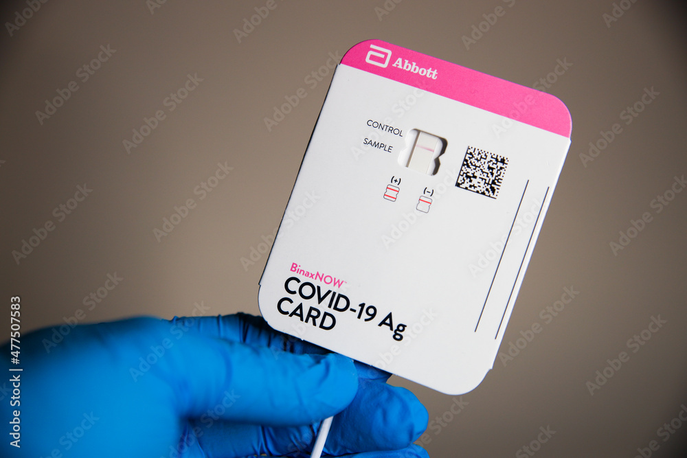 Foto de Los Angeles, CA - December 27 2021: Antigen self-test kit for ...