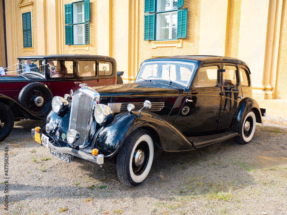 Palavsky Oldtimer, the vintage rally show in Lednice castle garden ...