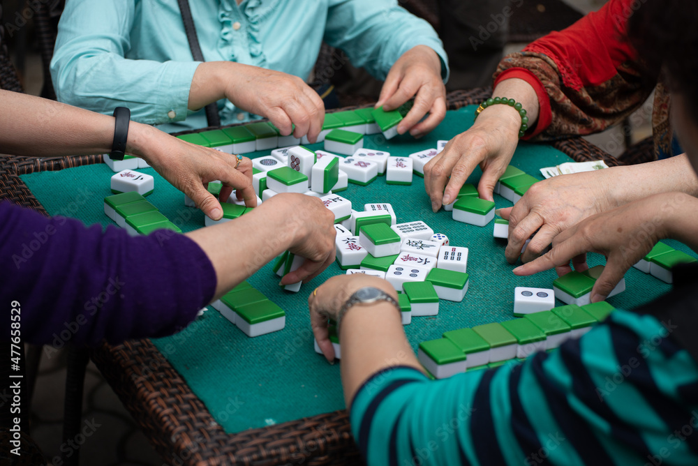 A game of mahjong being played in Bamboo Park, Chengdu, China Stock ...