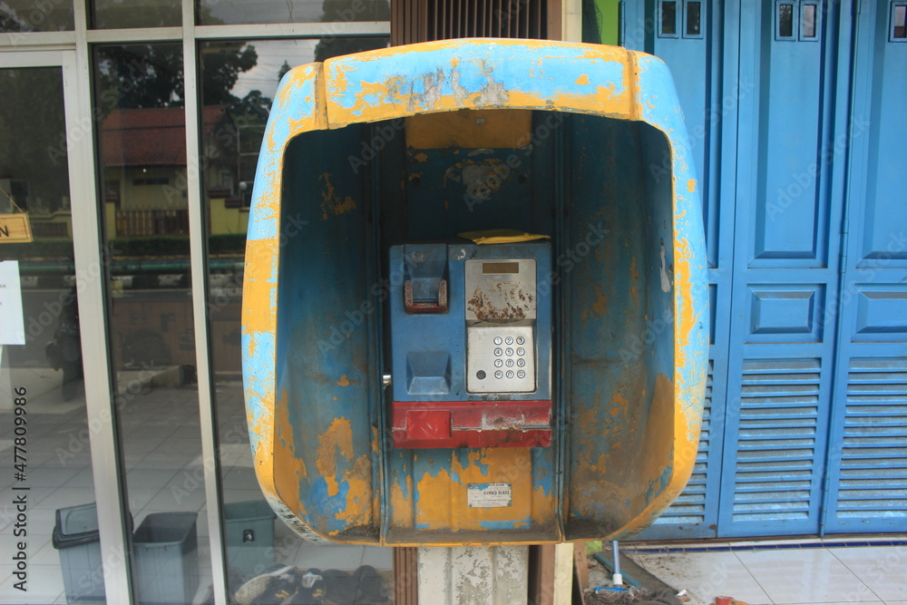 public telephone booths that are still standing on the side of the ...