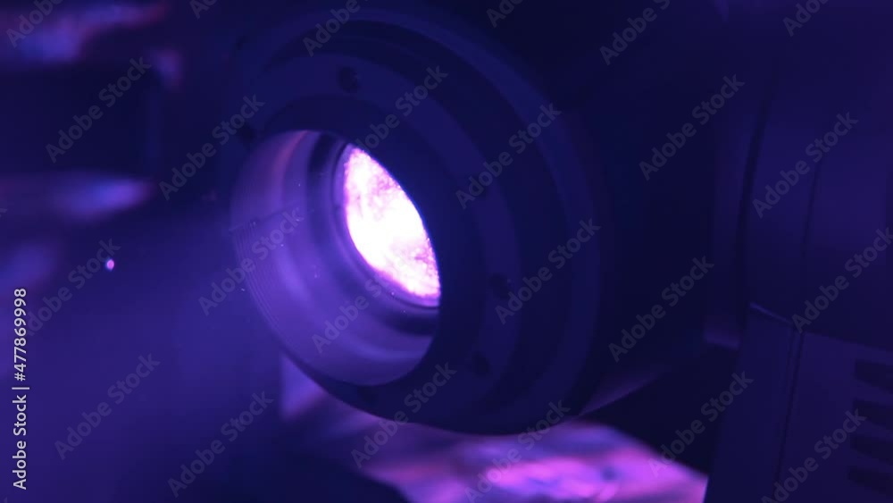 Vidéo Stock Blue soffit light and dust at gig. Concert light ...