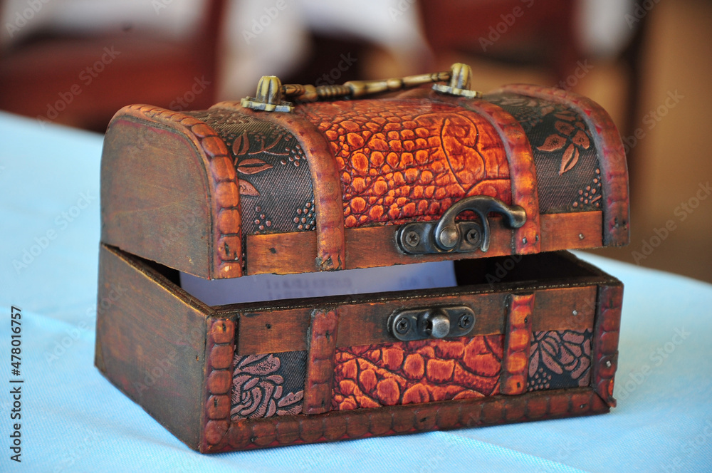 Miniature treasure chest with restaurant bill indifr. Chest for putting ...