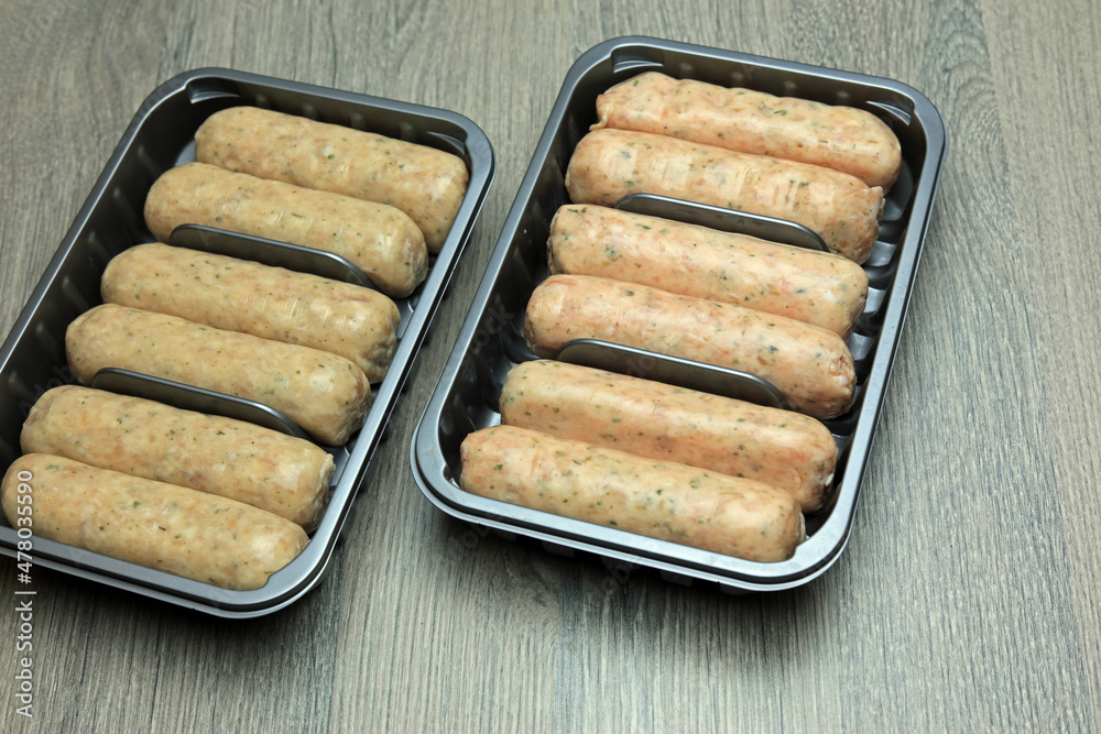raw pork sausages in single use plastic trays Stock-Foto | Adobe Stock