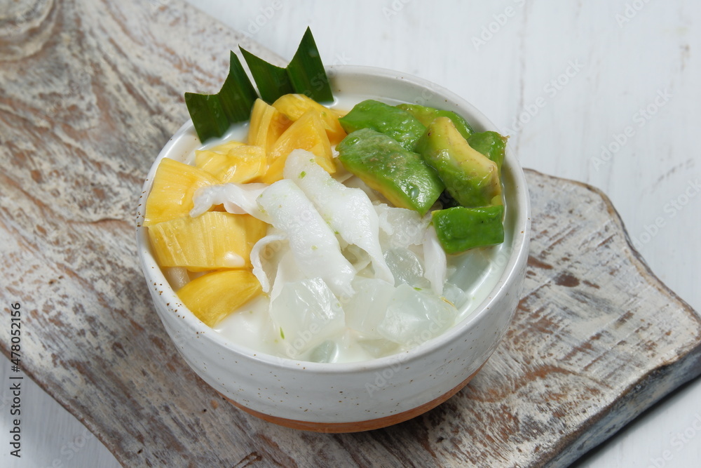 Foto de Ice teler or es teler-indonesian fruit cocktail,Avocado, young ...