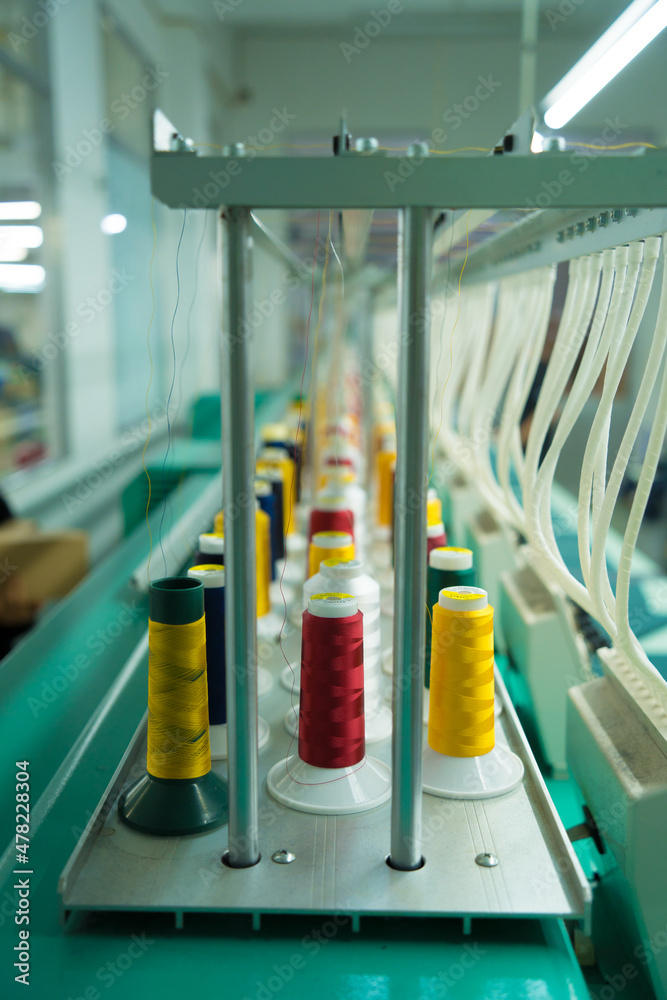 Modern and automatic high technology sewing machine for textile or ...