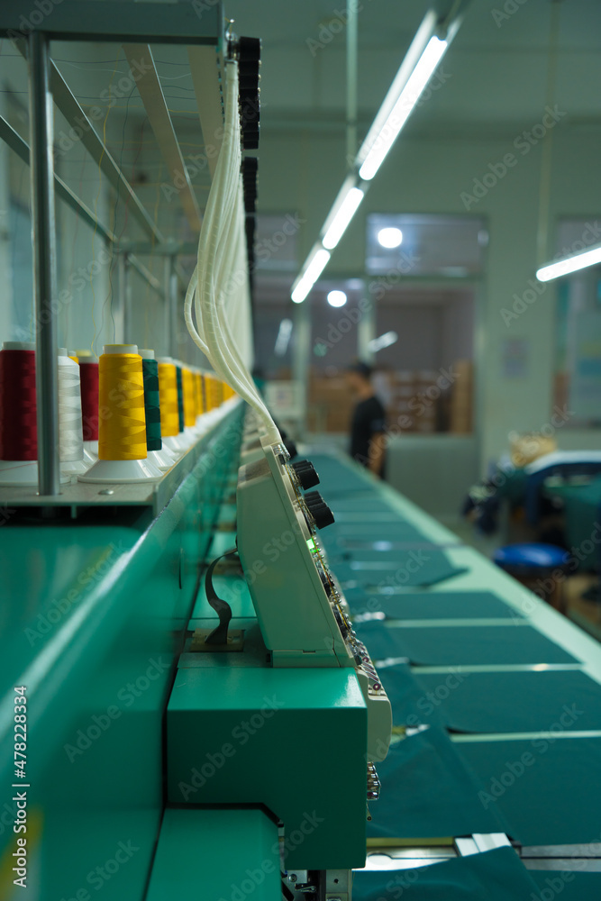 Modern and automatic high technology sewing machine for textile or ...