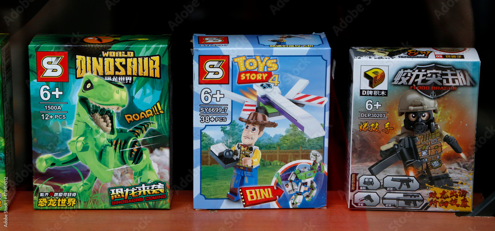 Foto Stock Toys of Chinese origin imitation of toys of famous people ...