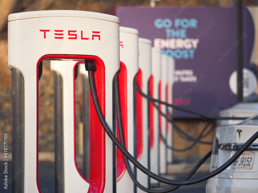 LOS ANGELES, CALIFORNIA, USA - December 2021: Tesla cars charging at ...