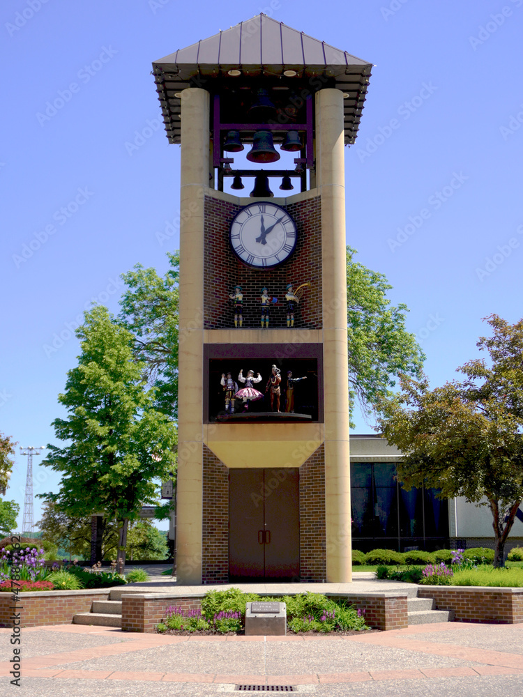 Foto de New Ulm, Minnesota's Glockenspiel is a 45-foot-high musical ...