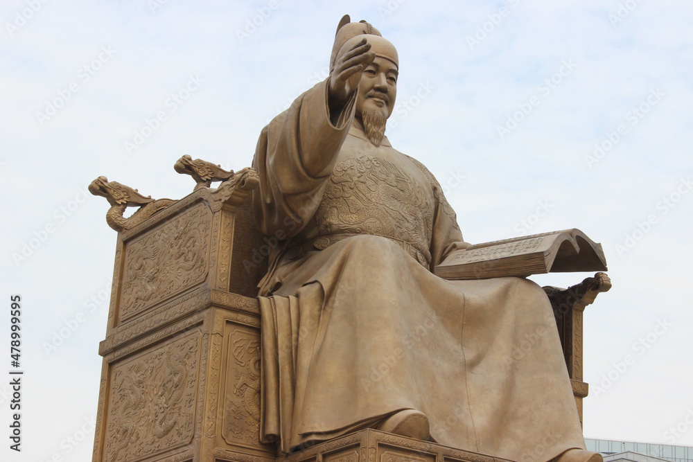 Korean King Sejong the Great's statue at Gwanghwamun Square, Seoul ...