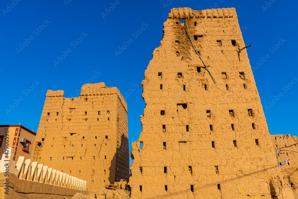 Foto de Traditional build mud towers used as living homes, Najran do ...