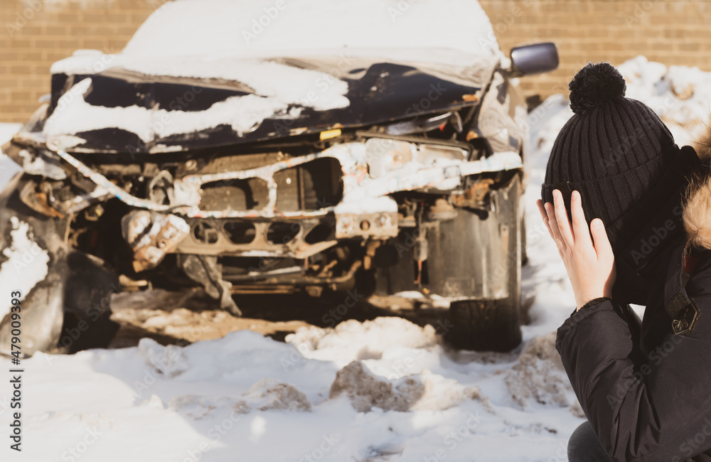 The man covered his face with his hands so as not to see the wrecked ...