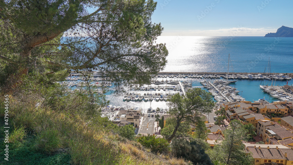 Foto de Puerto Deportivo Mascarat en Calpe desde el cañón del Mascarat ...