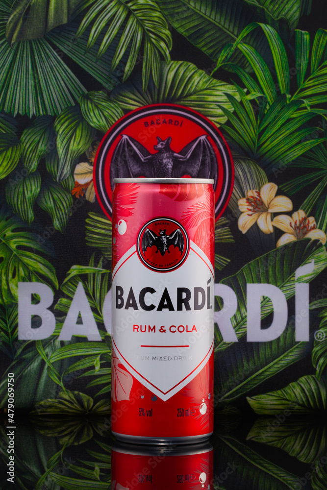 Bacardí Rum and Cola is a perfectly mixed drink Stock Photo | Adobe Stock