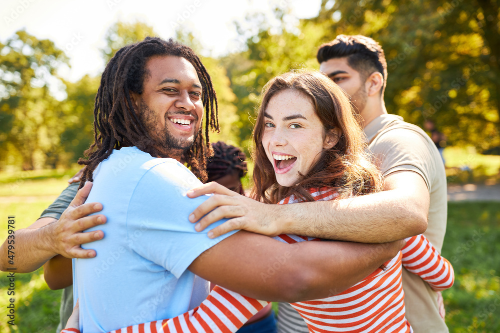 Gruppe Leute als Freunde oder Start-Up Team im Kreis Stock Photo ...