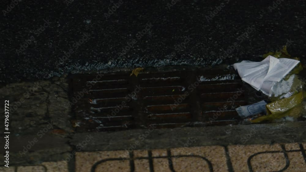Video „Rain falling on pavement Spring rain is falling and drops of ...