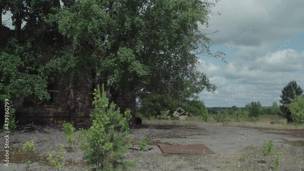 Vidéo Stock 4K view of abandoned Tractor Brigade in Kopachi, Ukraine ...
