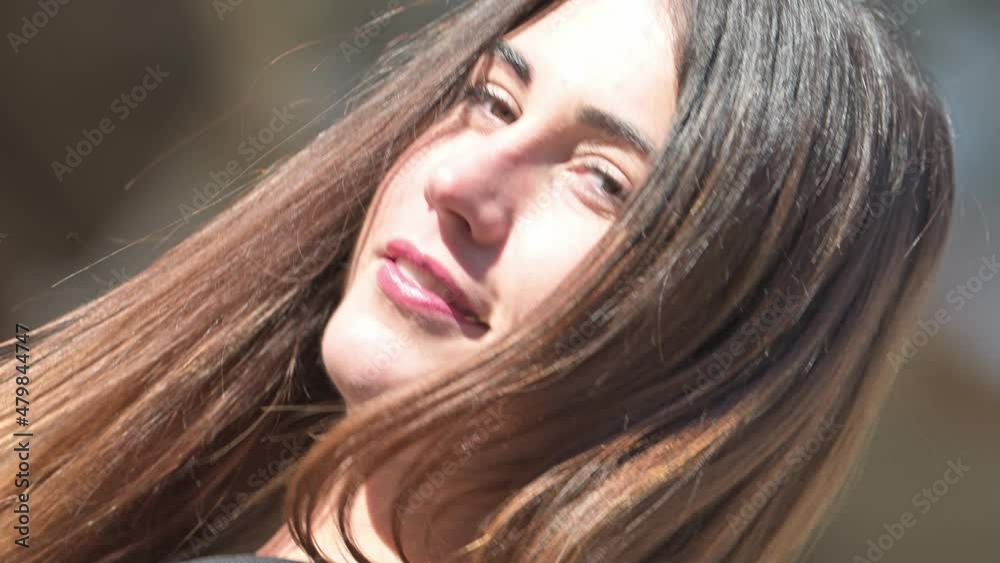 Modella posa con Occhiali in 8K Stock Video | Adobe Stock