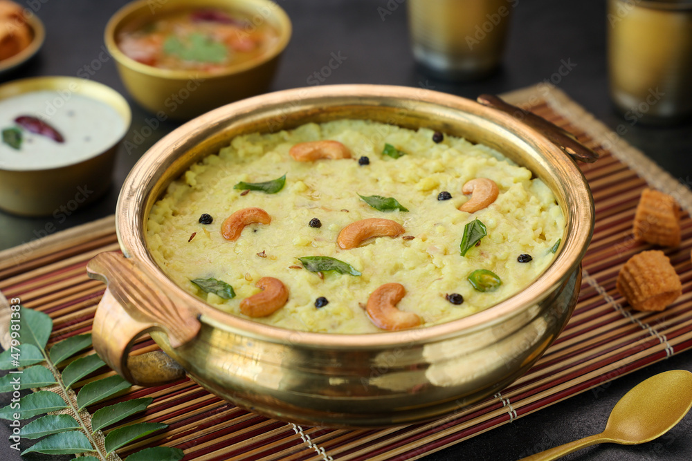 Foto de Ven Pongal Khara Pongal with Sambar coconut Chutney popular ...