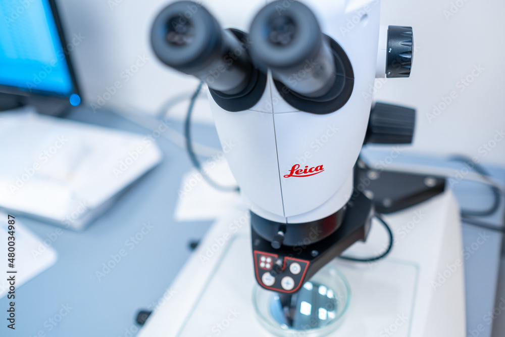 Leica Microscope and computer for DNA analysis or small objects and ...