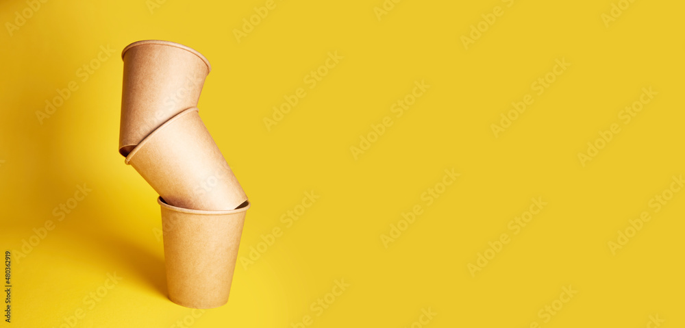 Eco natural paper cups on yellow background. Sustainable lifestyle ...