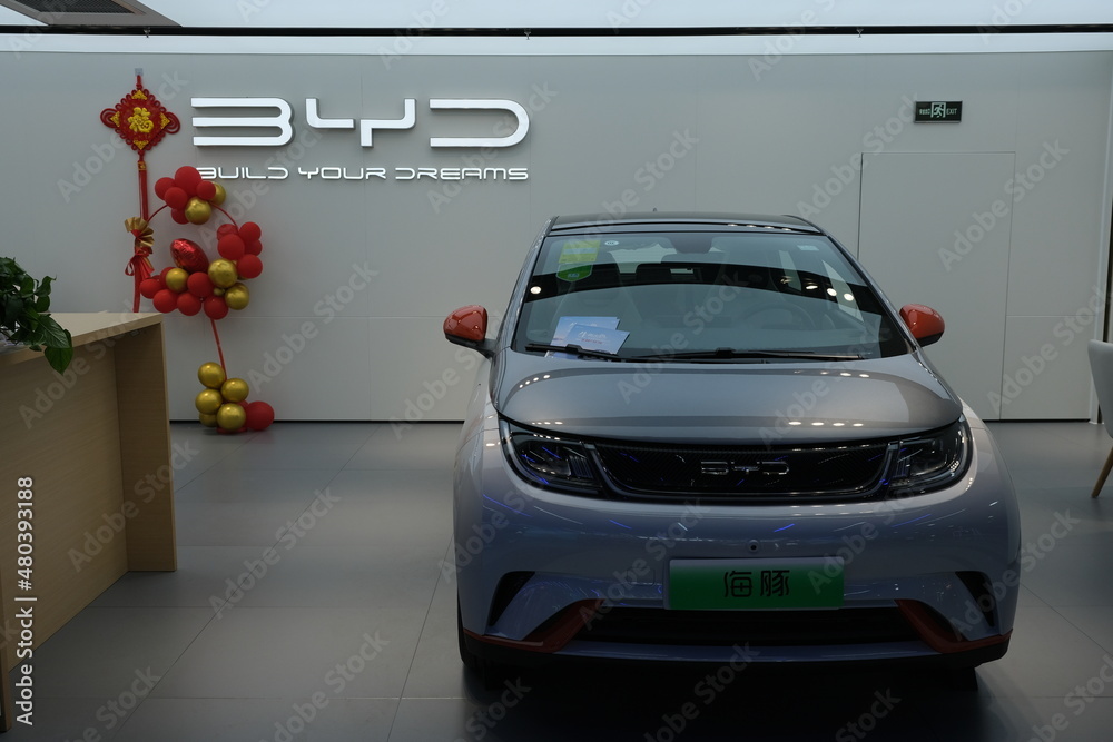 Foto de Shanghai.China-Jan.14th 2022: BYD Auto logo and electric car in ...