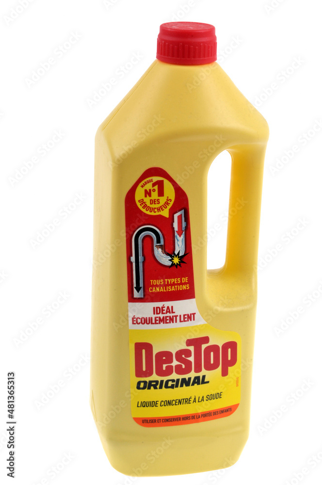 Bouteille de déboucheur liquide de la marque Destop en gros plan sur ...