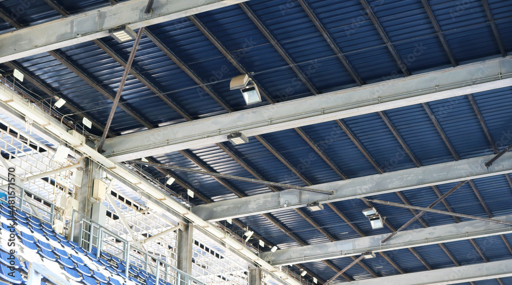 Photo Stadium roof cantilever steel beam structure., Benjamin Salazar ...
