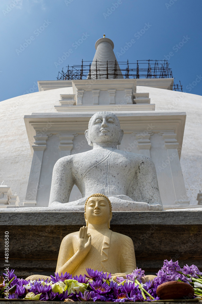 Poster The Ruwanweli Maha Seya, also known as the Mahathupa (the Great ...