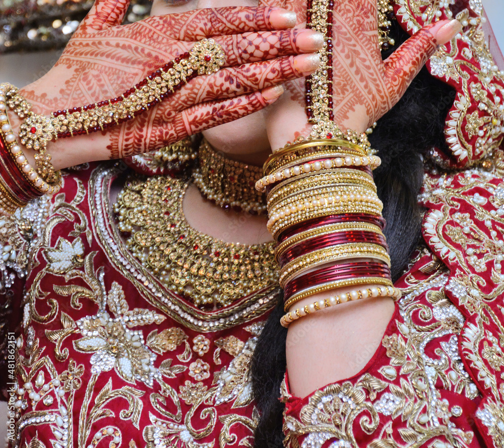 Beautiful Indian bride hands henna design hand jewelry kalira and red ...