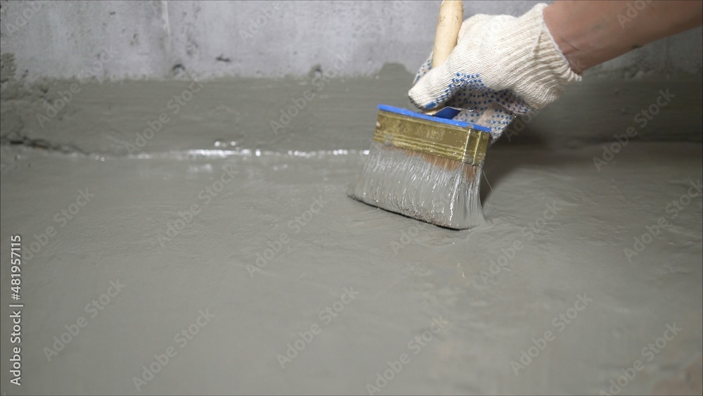 Foto de The process of applying mortar - waterproofing to a concrete ...