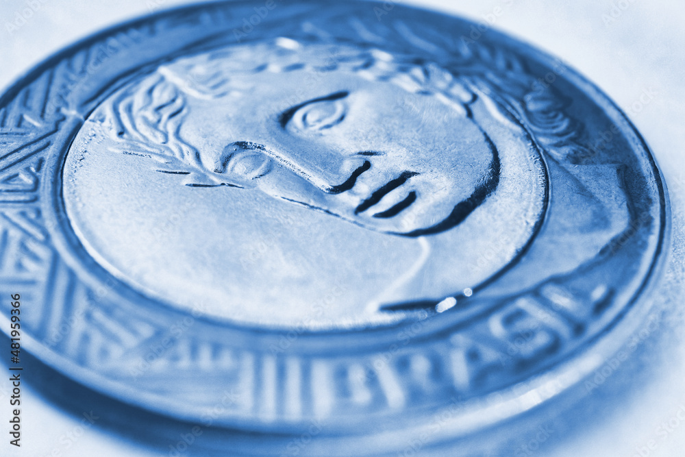 Foto de Brazilian 1 real coin close-up. Figure of the Republic, the ...