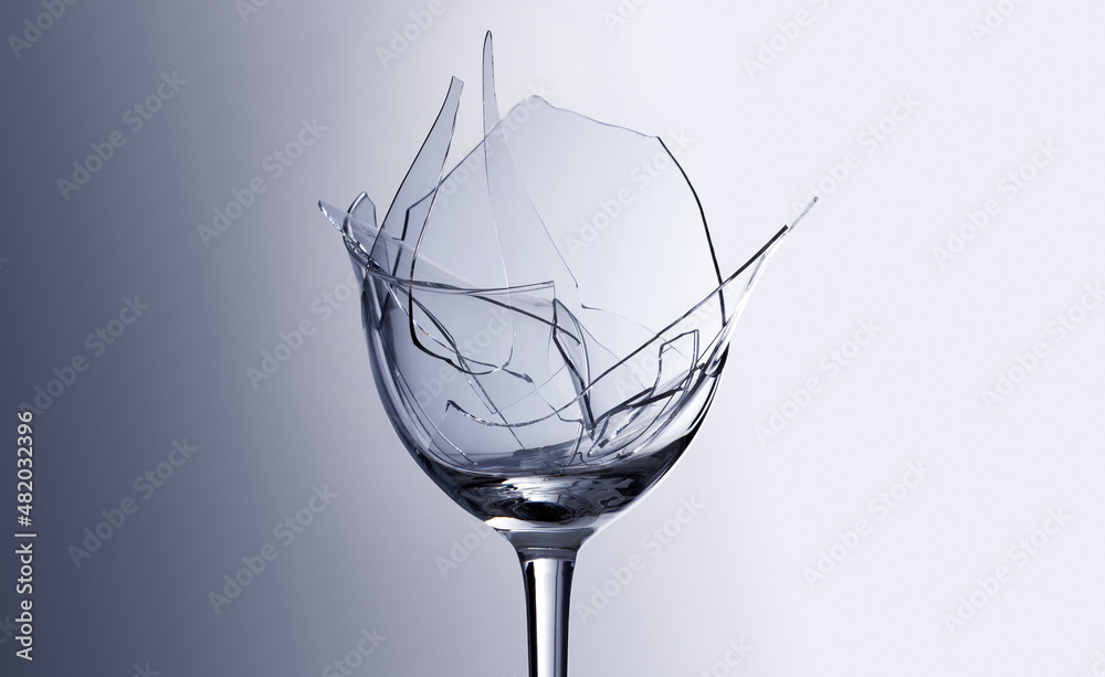 zerbrochenes Glas Stock Photo | Adobe Stock