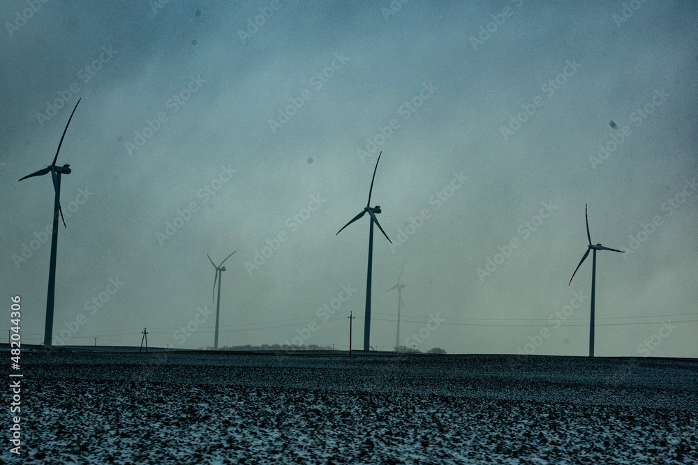 krajobraz wiatrak. Stock Photo | Adobe Stock