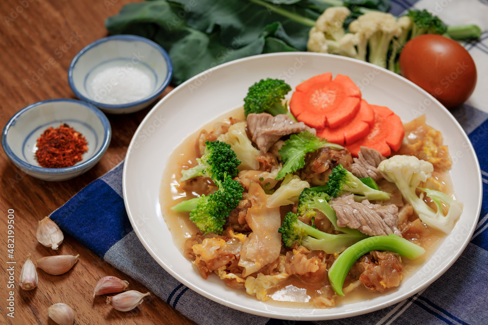 Rad Na Moo,Rad Na Pork, Rad Na Noodles, Fast Food and Thai Food Thai ...