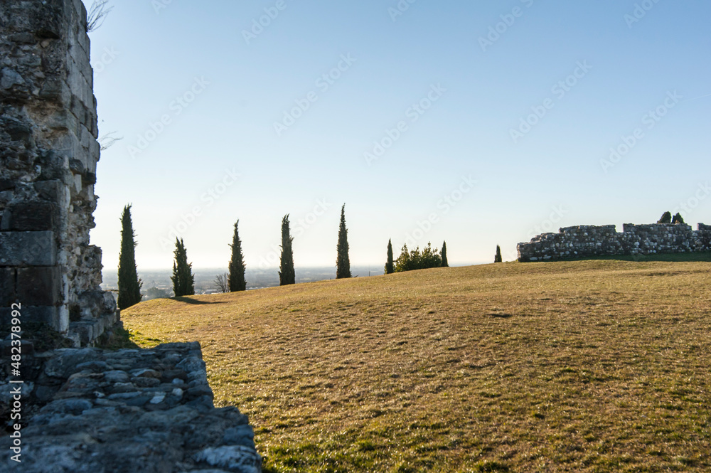Paesaggio invernale visto dalle colline del castello di Fagagna Stock ...
