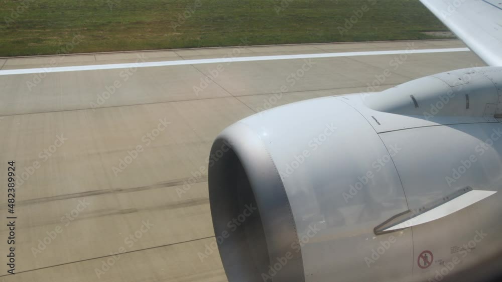 Vídeo do Stock: View from the window of a plane moving at the airport ...