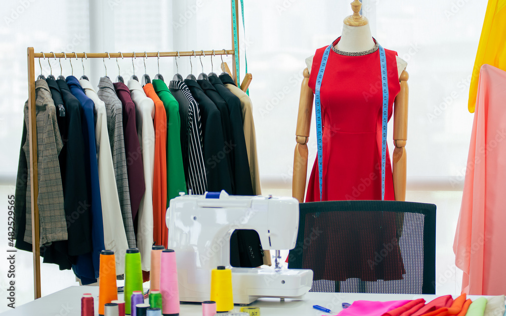 Foto Stock Interior design room of tailor shop. There are mannequine ...