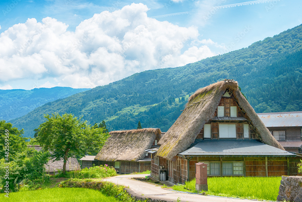 Foto de Nanto, Japan - Jul 31 2017- Gassho-zukuri houses at Ainokura ...