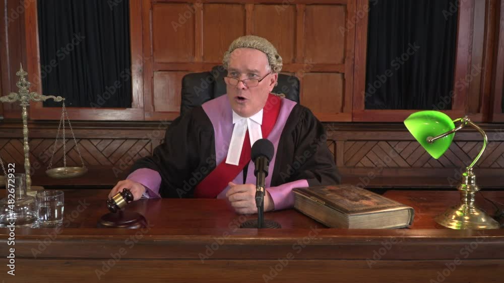 Video „4K: Male Judge sat at the bench in a Court. The magistrate is ...