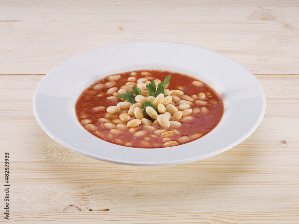 Foto de Turkish Kuru Fasulye food with Traditional Turkish table with ...