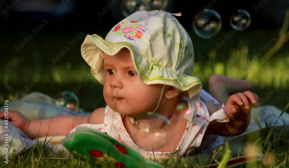 The baby explores the environment and the world with interest ...