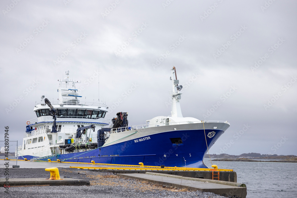 MS «Ro Master» is a wellboat- Well capacity: 2800 m³. 2. Filtration and UV. 380 tonnes live ...