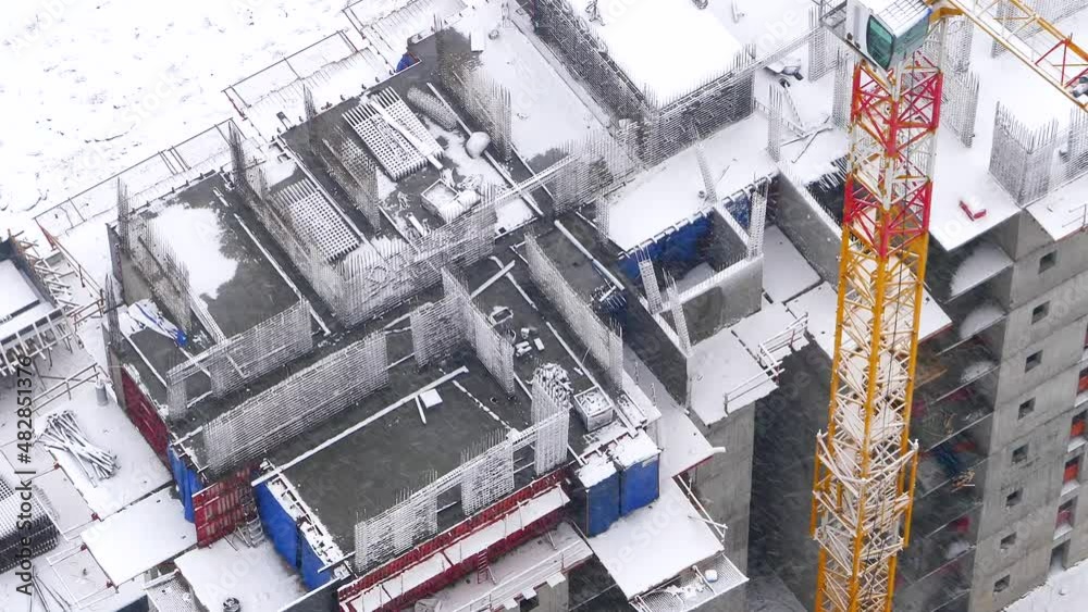 4K.Snow falling and construction site workers build house in dramatic ...