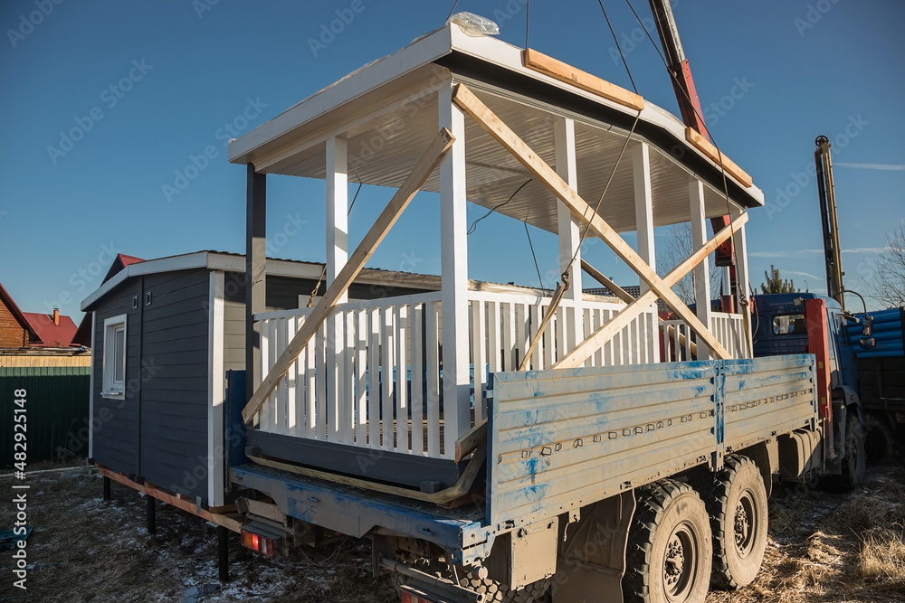 Delivery and installation of a modular frame house. Frame construction ...
