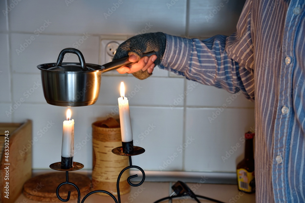 Foto de Symbols of poverty: man at home without electricity, without ...