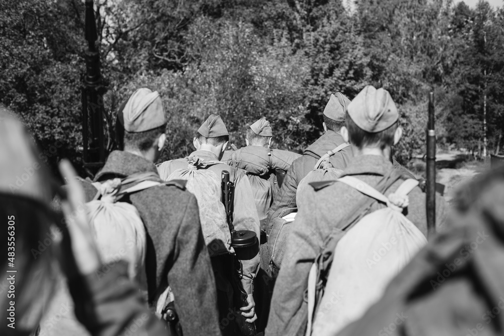 Foto de Re-enactors Dressed As World War II Russian Soviet Red Army ...