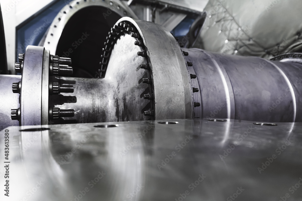 A gas turbine with a compressor rotor and a bolted coupling half Stock ...